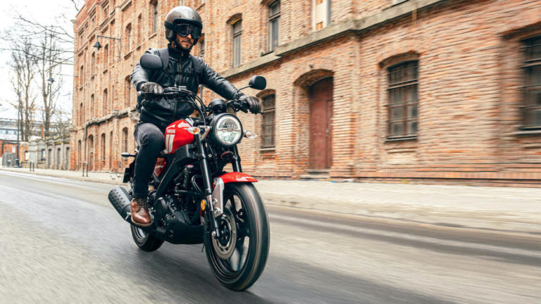 Yamaha XSR125: Sport Heritage Roadster in Size Small